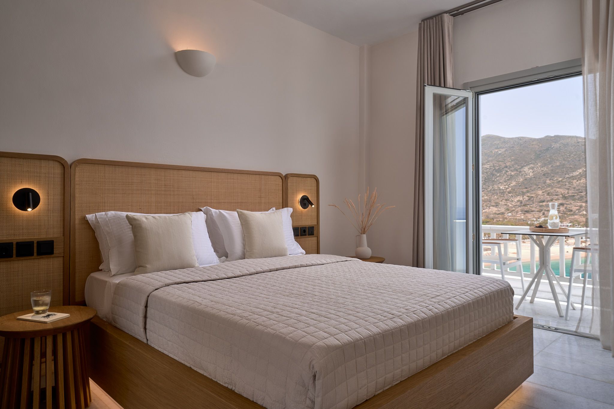 Deluxe Rooms | Ios Hotel